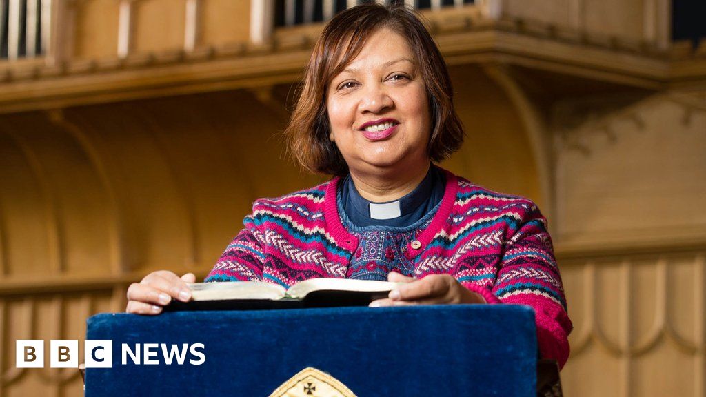 Church of Scotland ordains first Asian female minister - BBC News