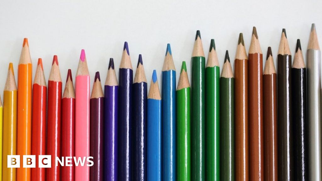 Ink evangelist Johanna Basford makes it big - BBC News