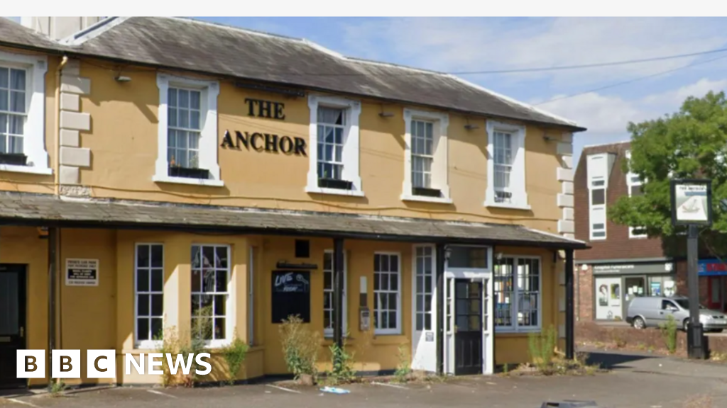 Knaphill: Flats plan for historic pub in Knaphill approved