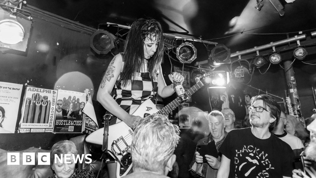 Hull: The New Adelphi Club celebrates 40 years of live music - BBC News