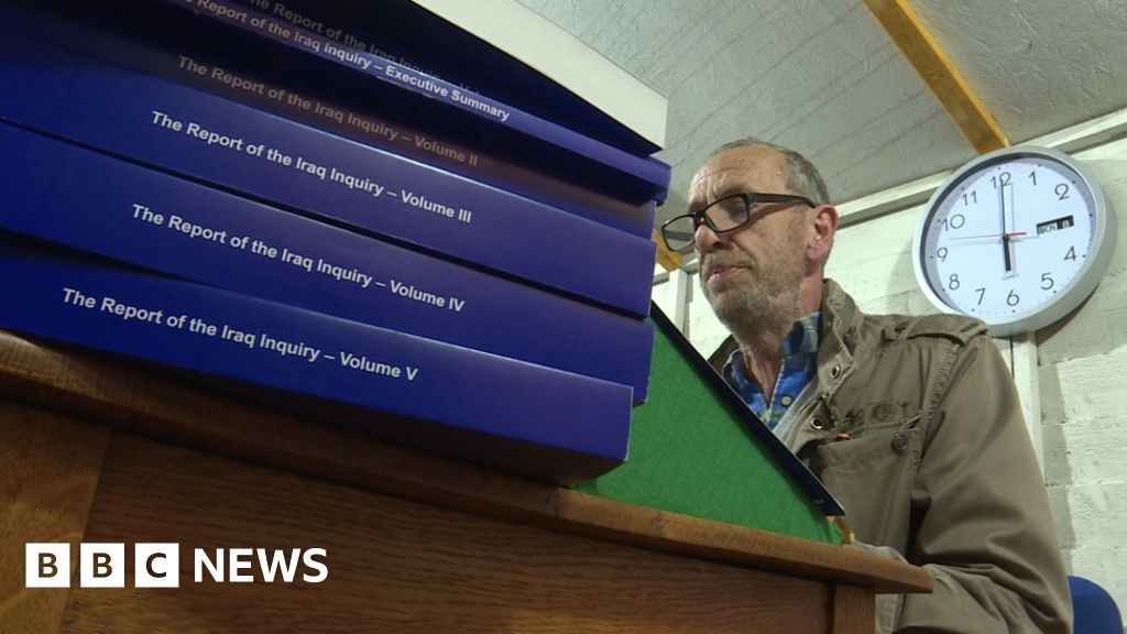 Reading Chilcot becomes Fringe attraction - BBC News