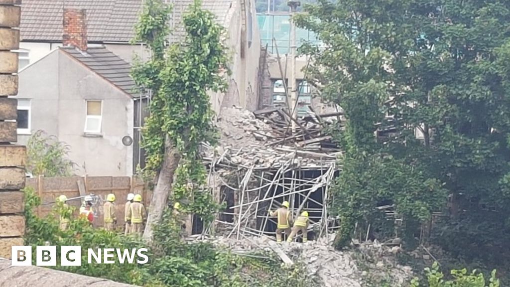 Cardiff church collapse: Further court summons over death - BBC News
