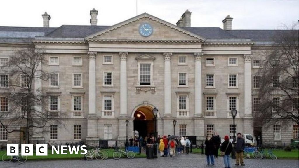 Irish universities U-turn on previously rejected A-levels - BBC News