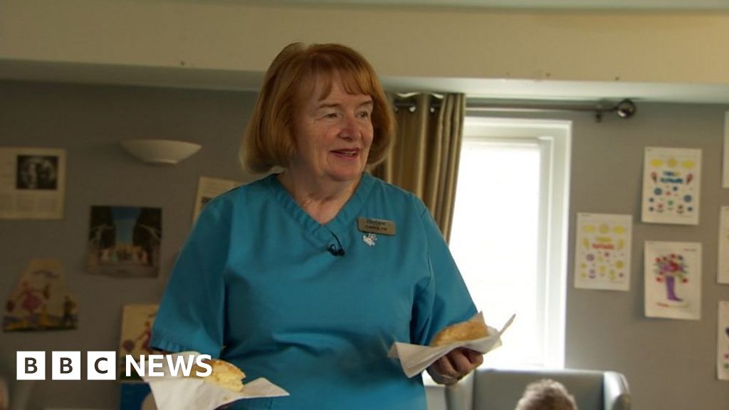 Octogenarian Carolyn Patty thrives in role as care worker - BBC News