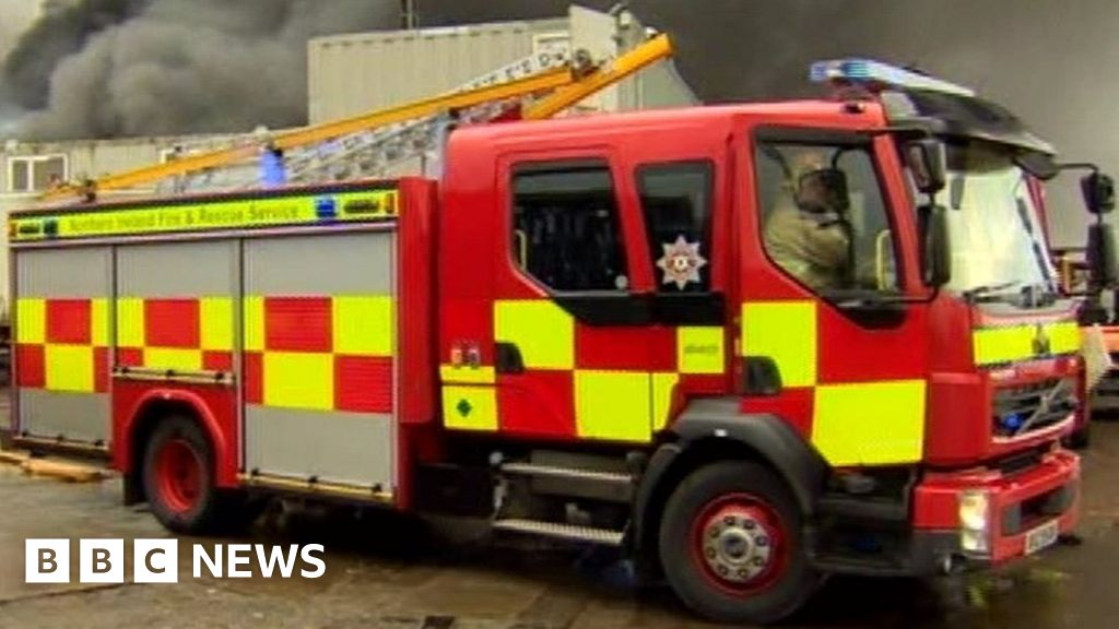 Belfast: Fire in underpass 'spread to building' - BBC News