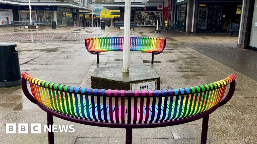 Longton shoppers show support for buddy benches - BBC News
