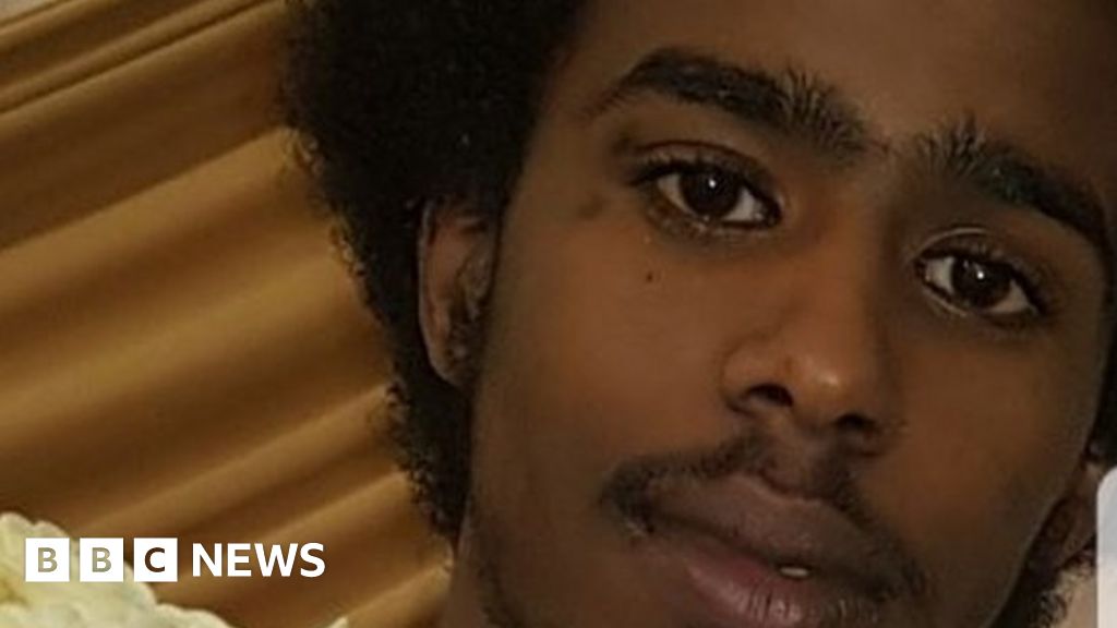 Abdi Ali murder: Body-in-loft killer Gary Hopkins found guilty - BBC News