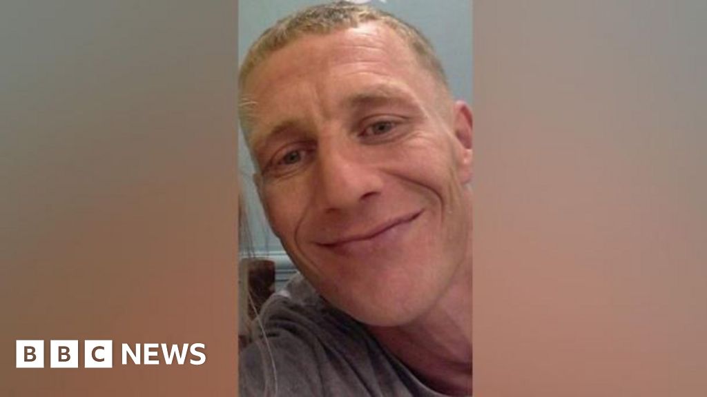 Hull twins guilty of killing man over drugs money - BBC News
