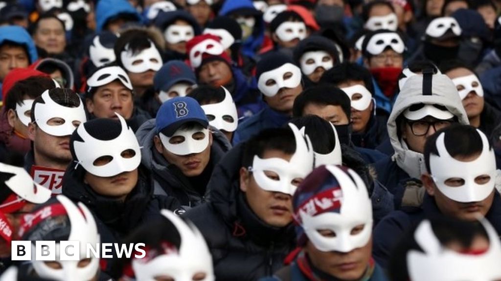 South Korea protests: Huge anti-government rally in Seoul - BBC News