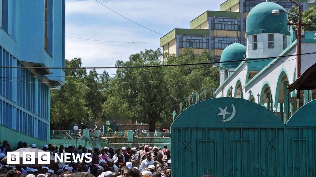 Ethiopia's Grand Anwar Mosque hit by 'grenade attack' - BBC News