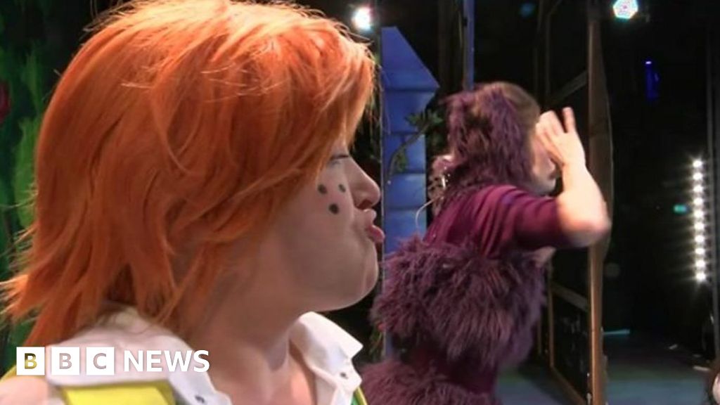 Doncaster panto includes sign language