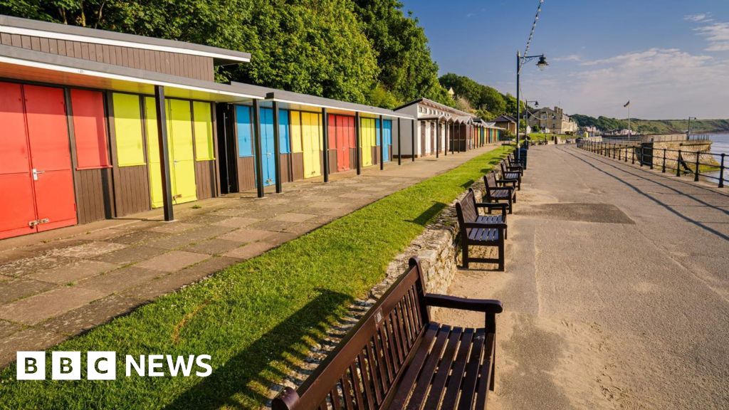 Free public wi-fi plan for Filey town centre and seafront - BBC News
