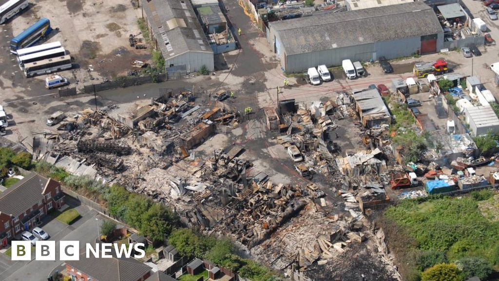 Widnes warehouse fire: Suspects, aged 12 and 13, released - BBC News