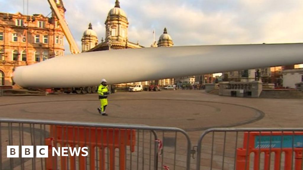 Huge rotor blade artwork installed in Hull for City of Culture 2017 ...