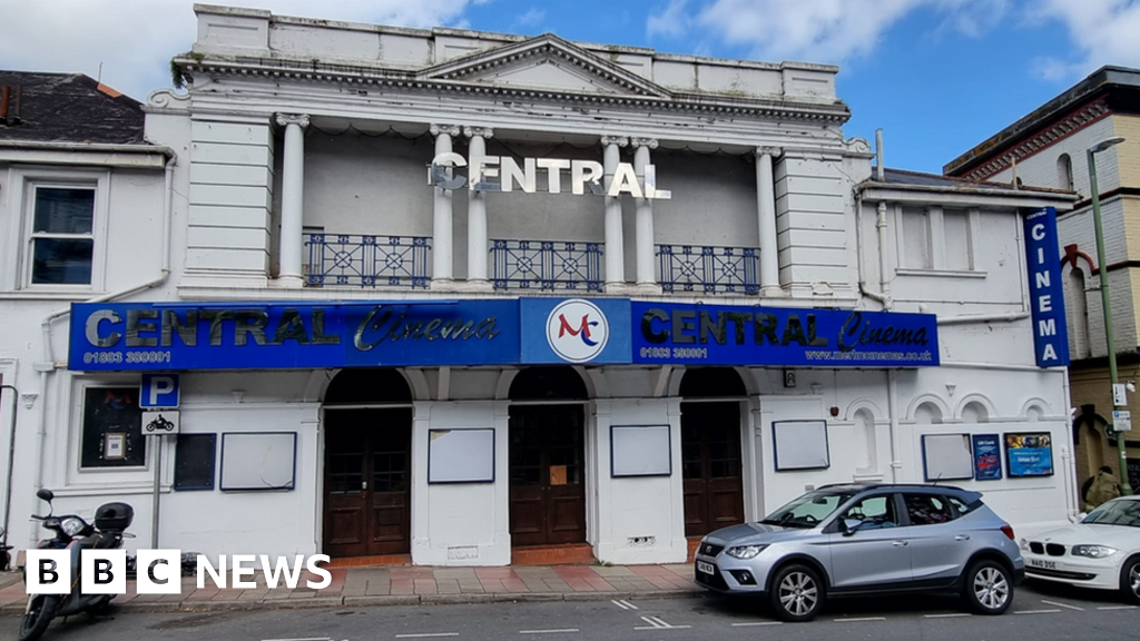 Torquay cinema donated to theatre company for community to use - BBC News