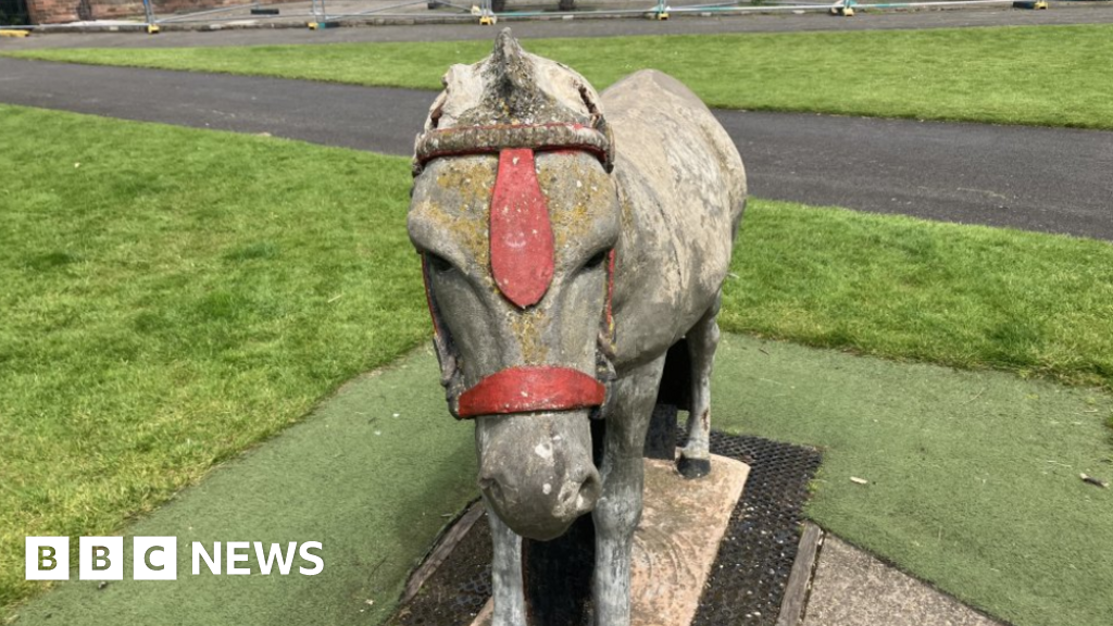 A vandalised donkey statue in Cleethorpes could get a new home - BBC News