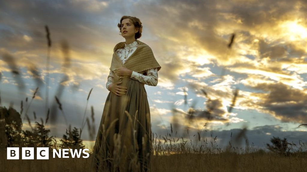 Sunset Song voted Scotland's favourite book - BBC News