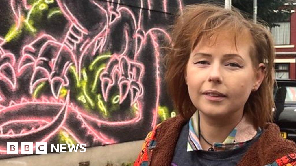 Incurable breast cancer patient seeks better support - BBC News