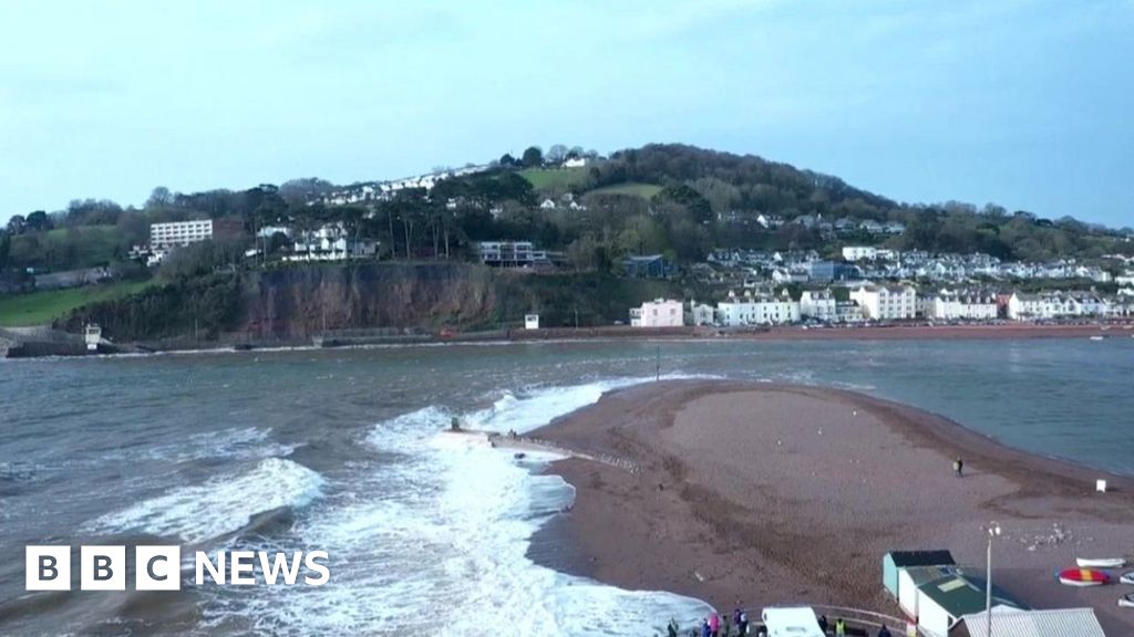 Extra police patrols in Teignmouth after recent gatherings - BBC News