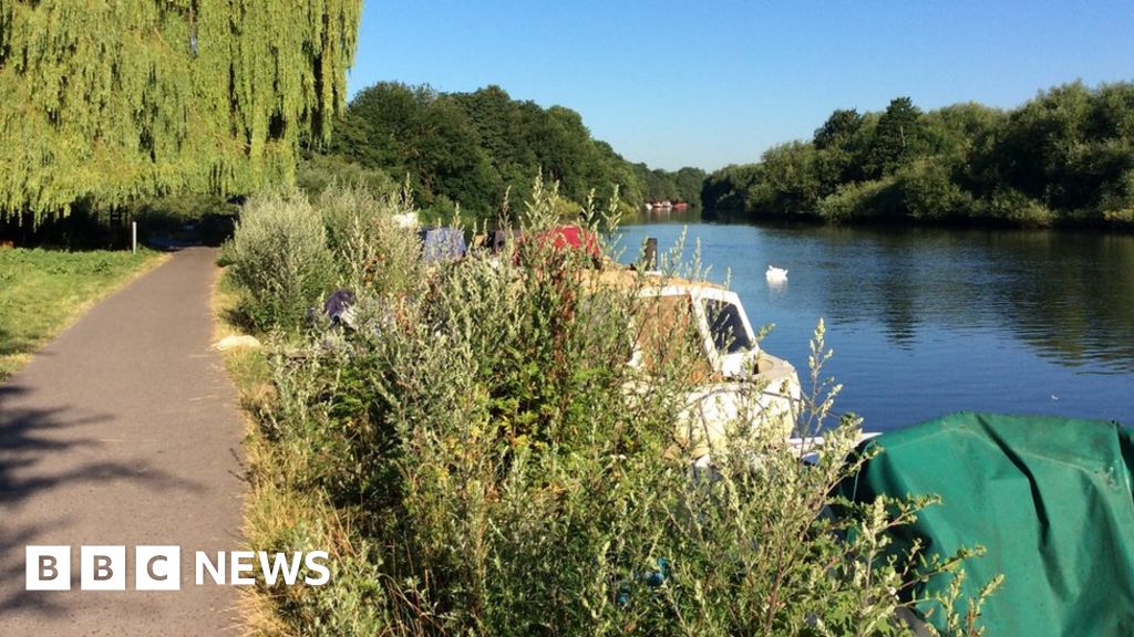 Reading traffic plan 'will ruin unspoilt area' - BBC News