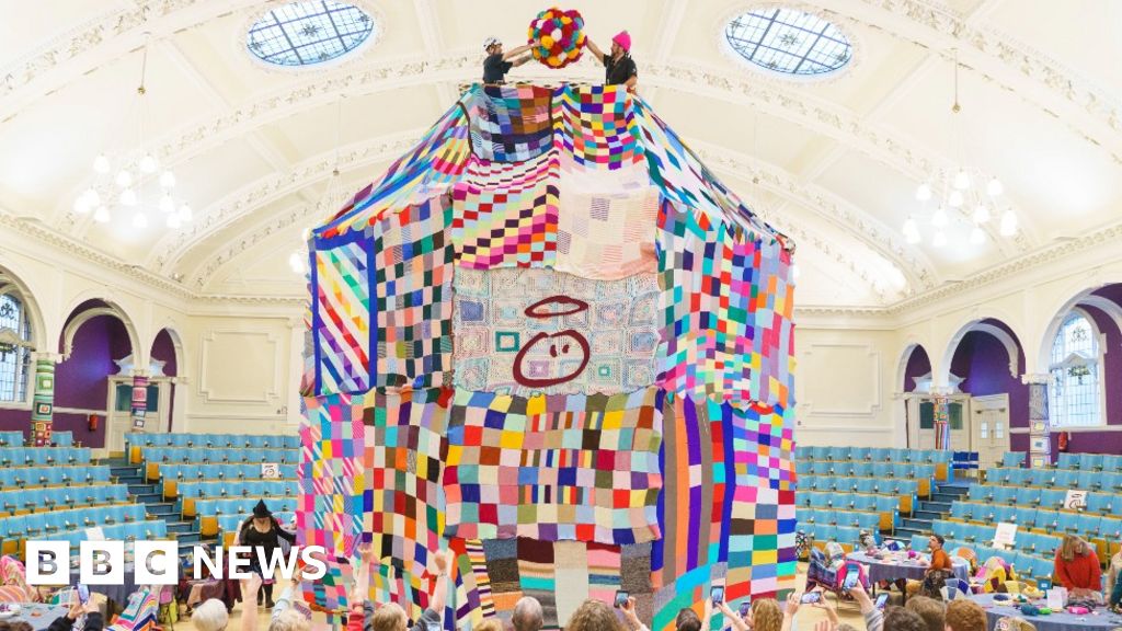 Big Knit: Charity knitters make UK's largest knitted hat - BBC News