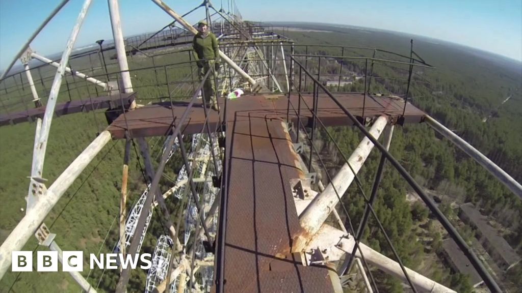 The hikers that sneak into Chernobyl - BBC News