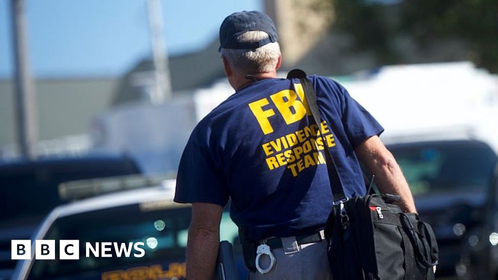 FBI 'terror probe' for 300 refugees, says US attorney general - BBC News