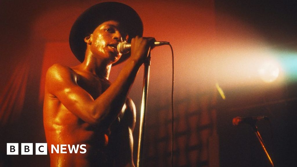 The Specials pay tribute to The Beat's Ranking Roger - BBC News
