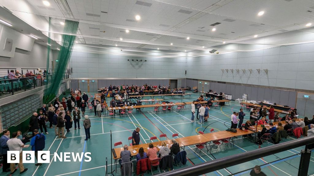 Labour retains control of Exeter City Council - BBC News