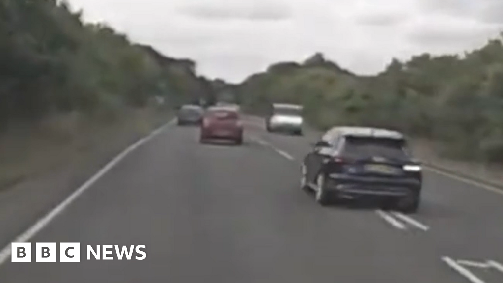 Essex ambulance dashcam captures speeding drivers Essex ambulance dashcam captures speeding drivers