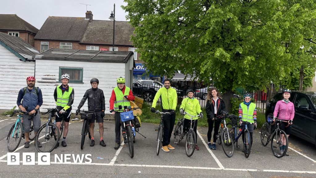 ULEZ: Health workers cycle 250km to support expansion - BBC News