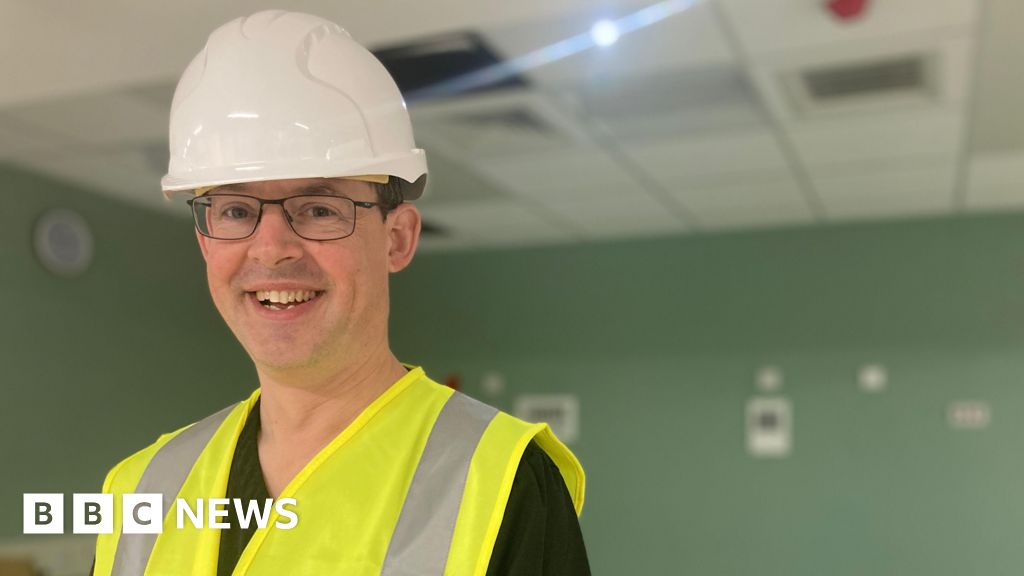 New Royal Shrewsbury Hospital A&E to take patients in weeks - BBC News