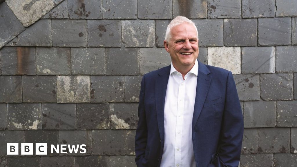 Tributes paid after death of 'true champion' of Cornwall - BBC News