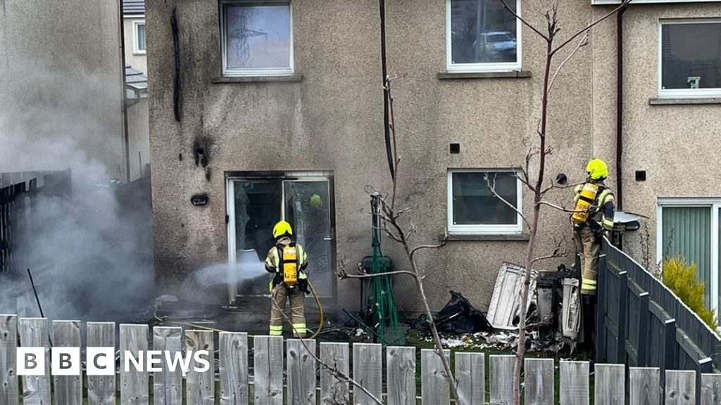 Fire crews extinguish blaze at house in Inverurie - BBC News