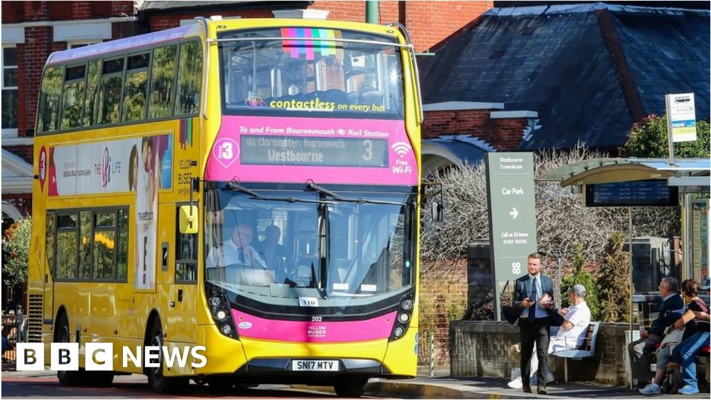 Yellow Buses drivers join Morebus after firm's collapse - BBC News