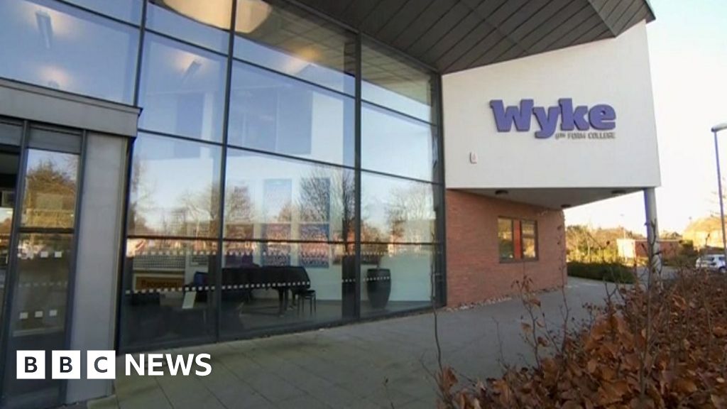 Wyke College, Hull, shut after 'threat' made - BBC News