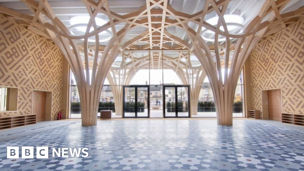 'Eco mosque' opens for prayers in Cambridge - BBC News