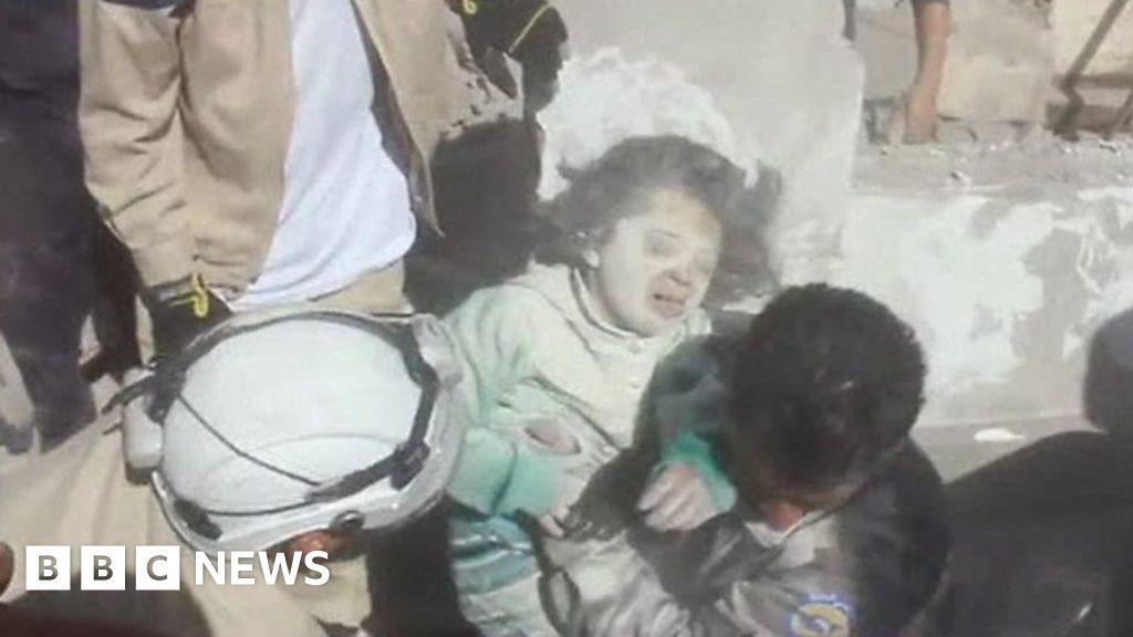 Children pulled from from Syria rubble - BBC News