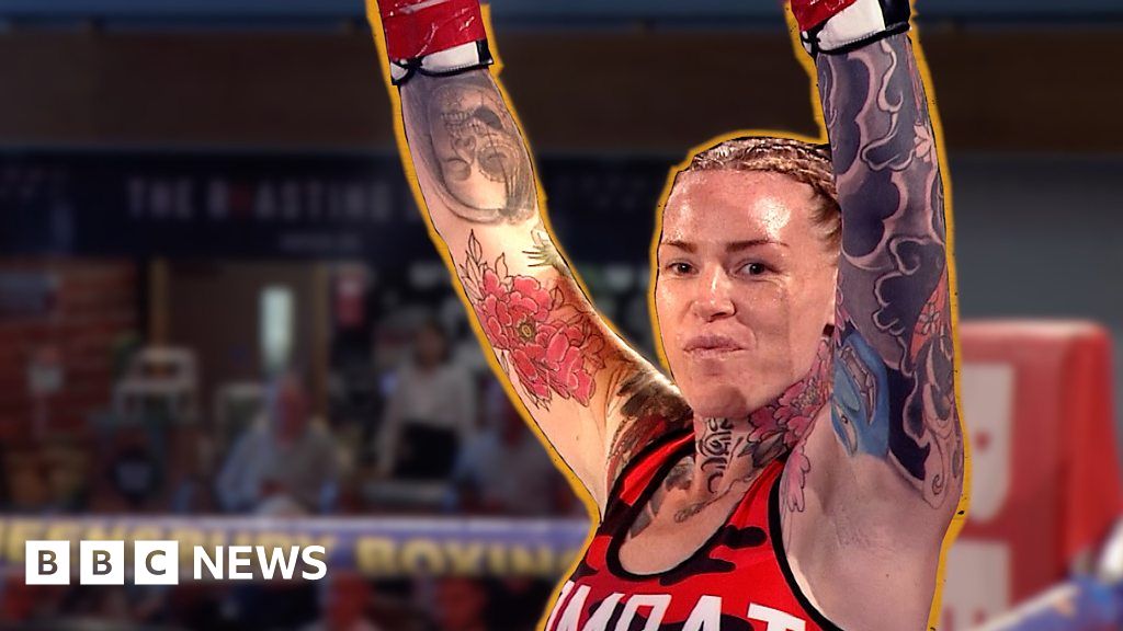 Bournemouth mum takes up boxing to improve mental health - BBC News
