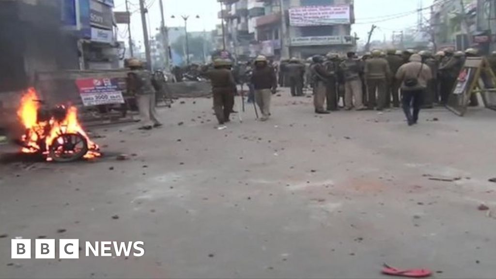 India's upper castes in jobs protest - BBC News