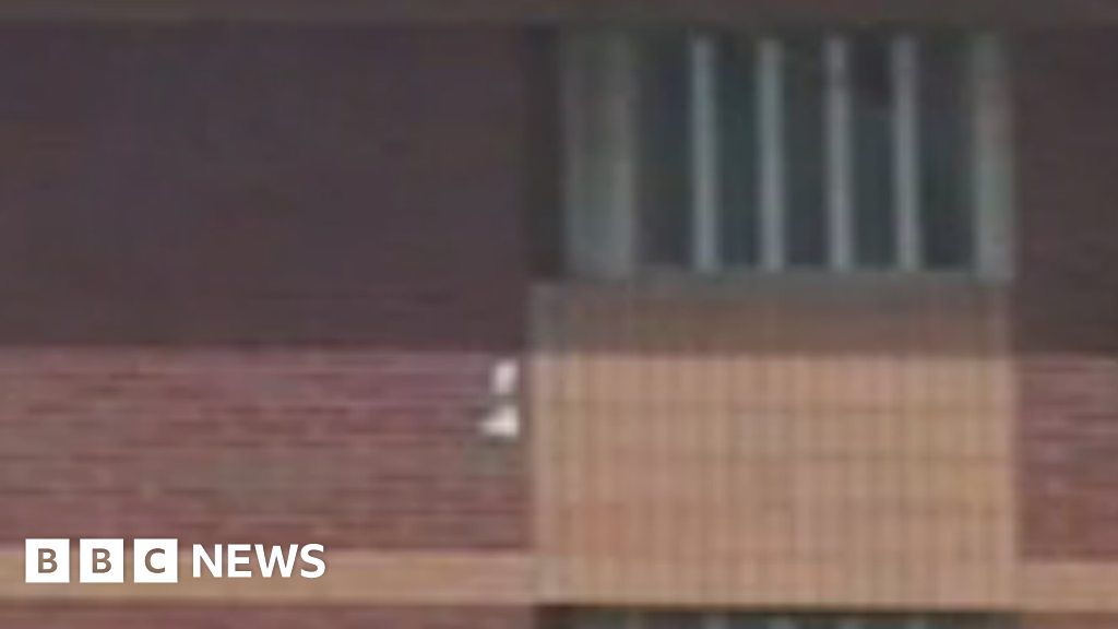 CCTV captures prison drone drop - BBC News