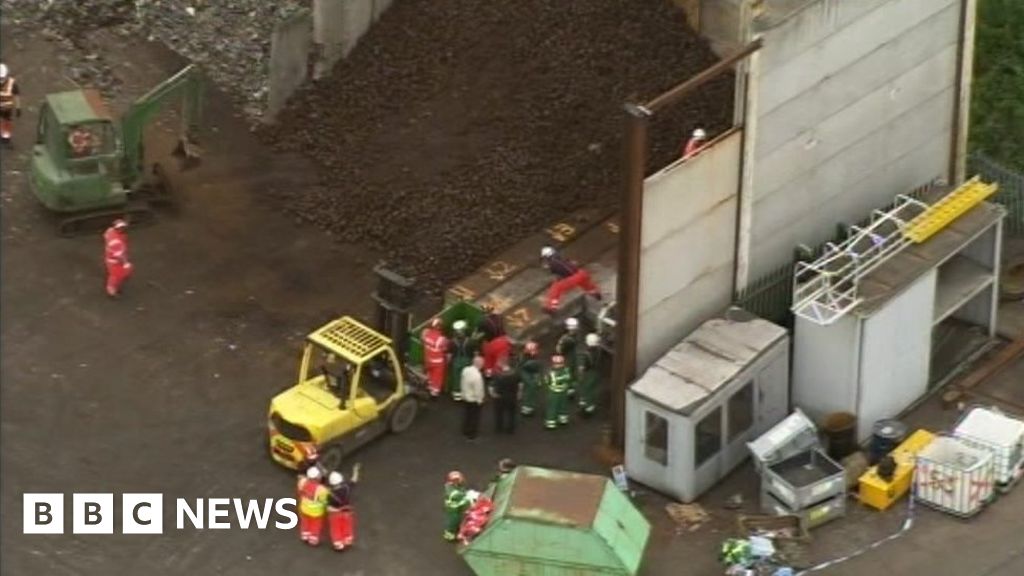 Nechells scrapyard deaths: Expert says wall was 'overloaded'