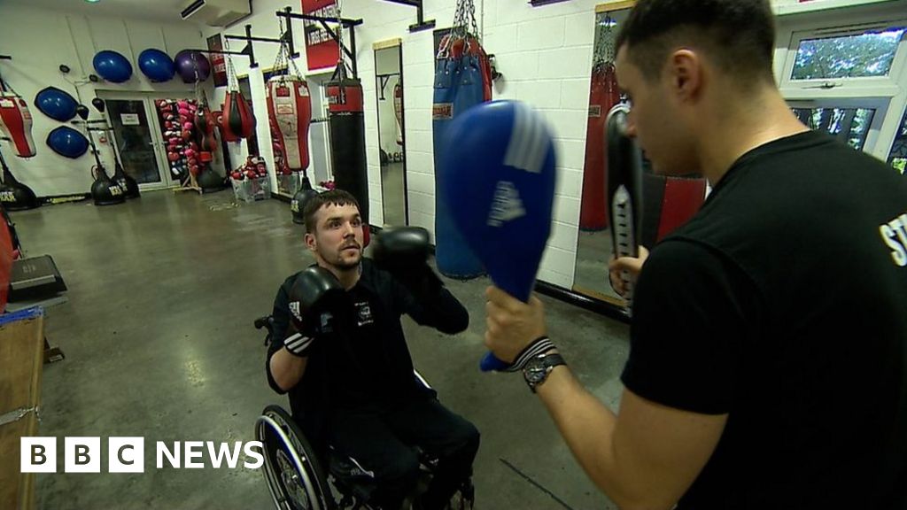 'My wheelchair didn't stop me getting in the boxing ring' - BBC News