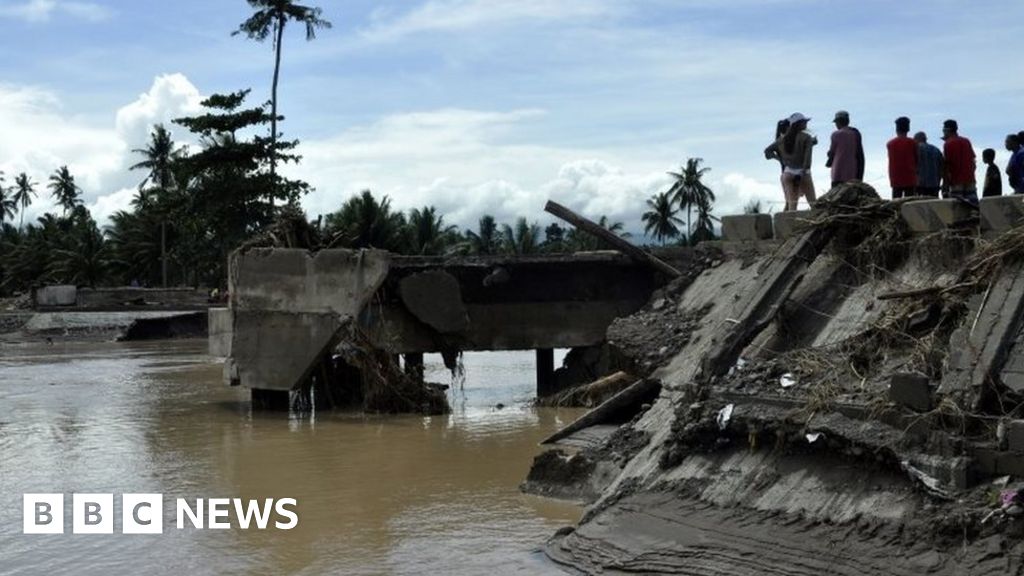 Tropical Storm Tembin: Bridge damage hampers rescuers