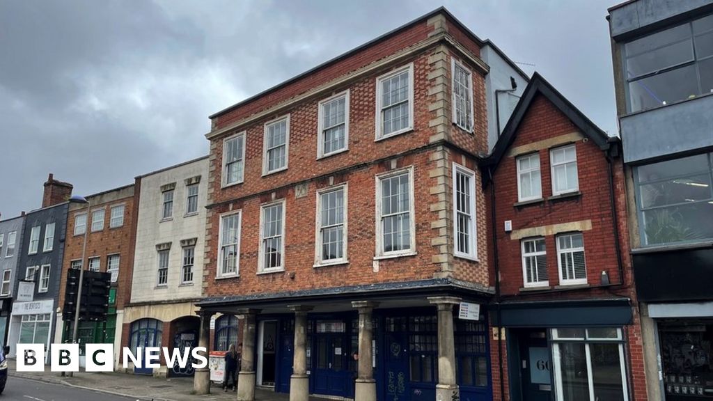 Bristol project to help young homeless people underway - BBC News