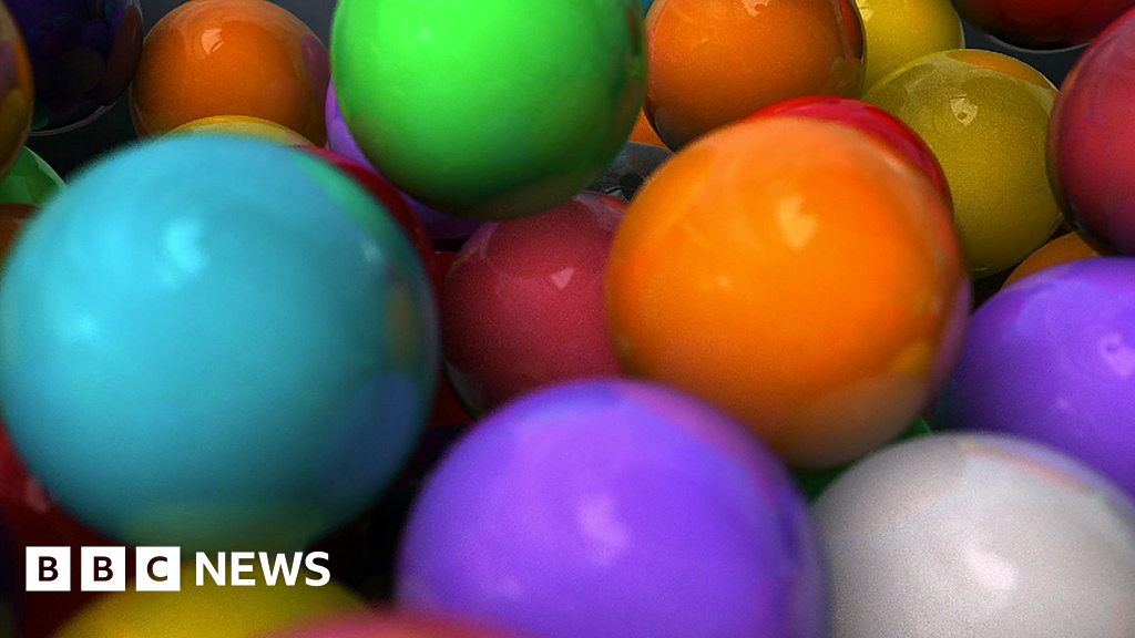 The 'electric gum' that keeps its flavour and other news - BBC News