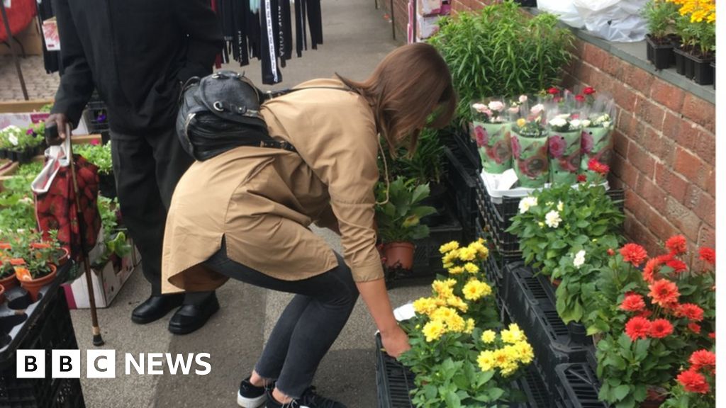 Nottingham cattle market: Trading resumes after 'fireworks blaze' - BBC ...