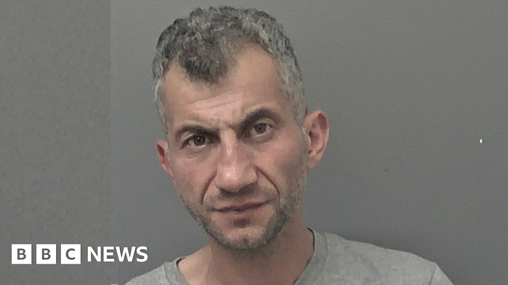 Murder conviction after Hull man killed in street fight - BBC News