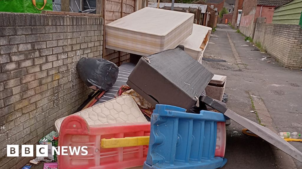 More than 30 tonnes of waste cleared from Crosby alleyways - BBC News