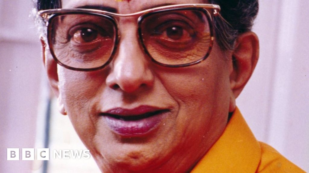India satirist Cho Ramaswamy dies - BBC News